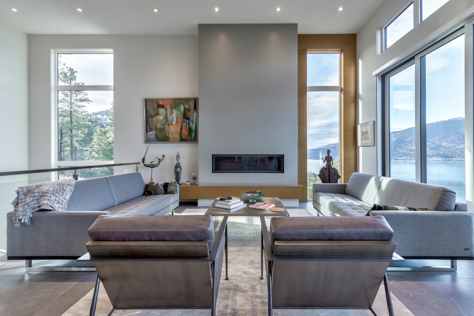 Lakeview Living Room • Rykon Construction