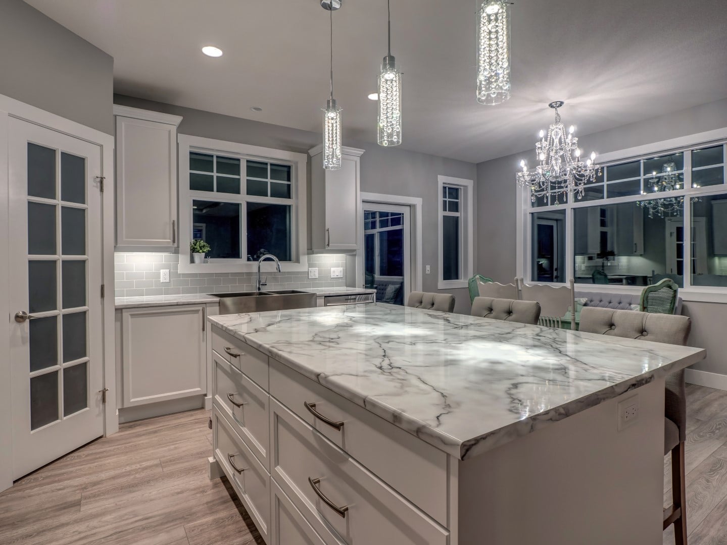 Kitchen with walk-in pantry • Rykon Construction
